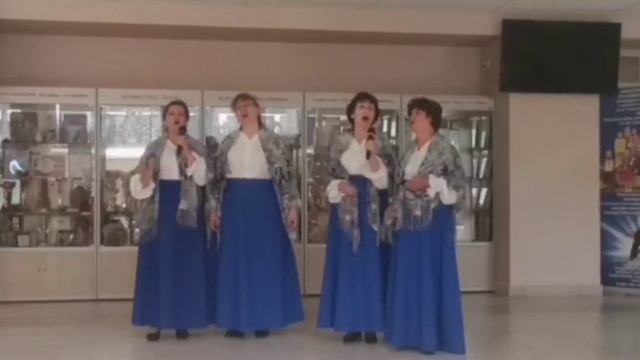 Песня "Лучше нету того цвету" - исполняет квартет Народного коллектива Вокального ансамбля "Юнона".