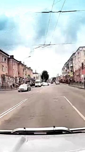 Осторожно слева гонщик