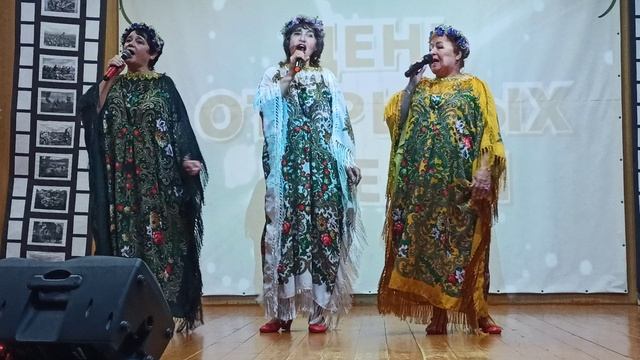 Синий лён - трио "Привокзальные узоры", руководитель Валентина Кудрявцева. Волоколамск.