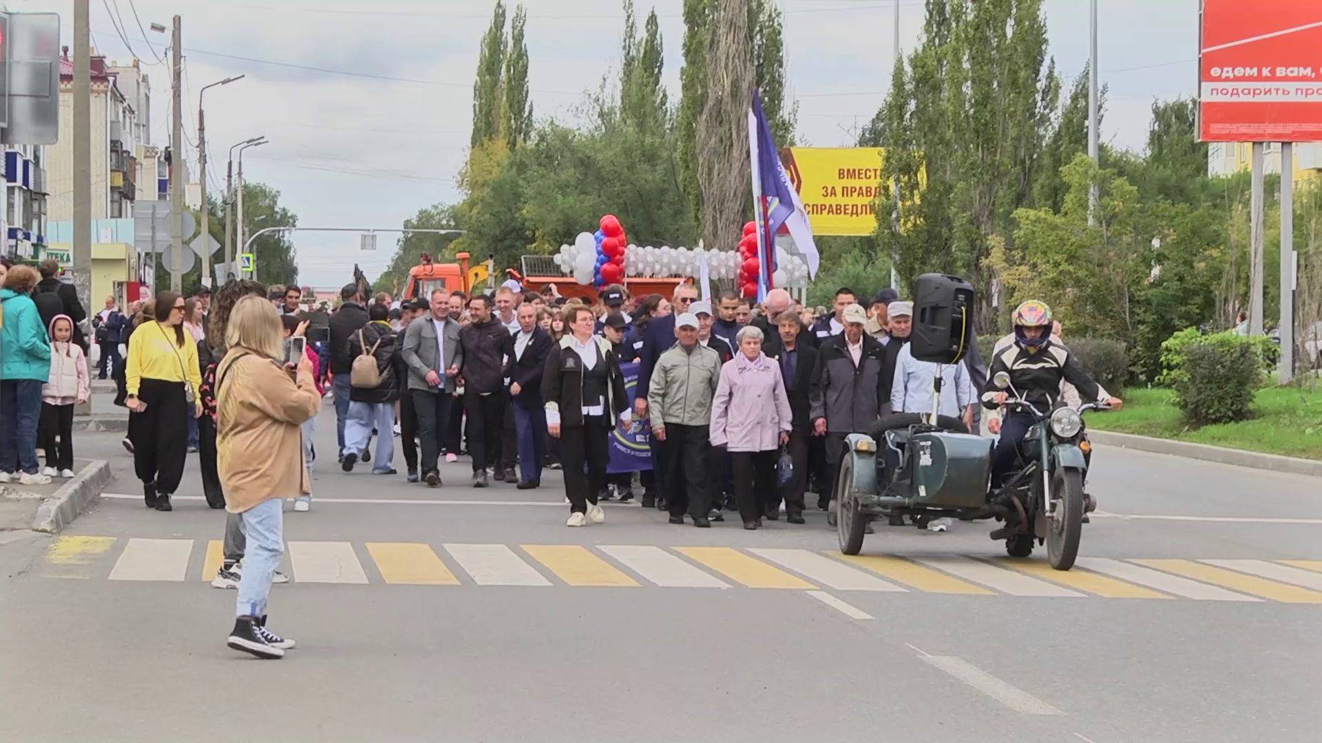В Шадринске в честь 363-летия города состоялся парад артистов, спортсменов и общественных деятелей