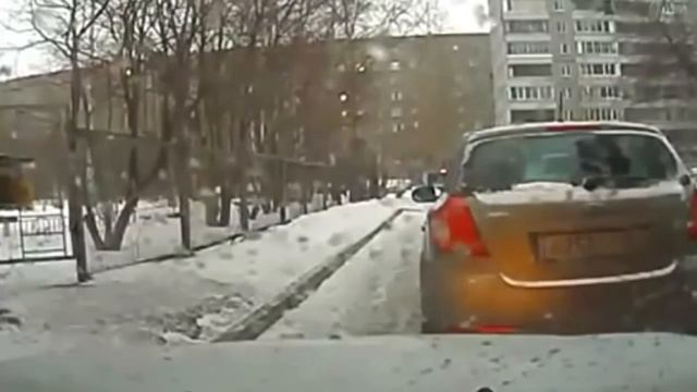 девушки "жгут" за рулем (1)