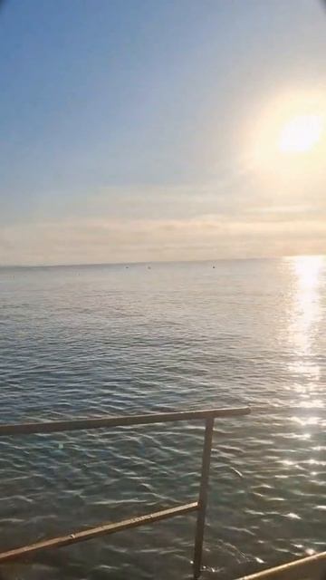 Утро уходящего лета у моря в Феодосии

#Крым #Феодосия #НеФотограф #море #пляж