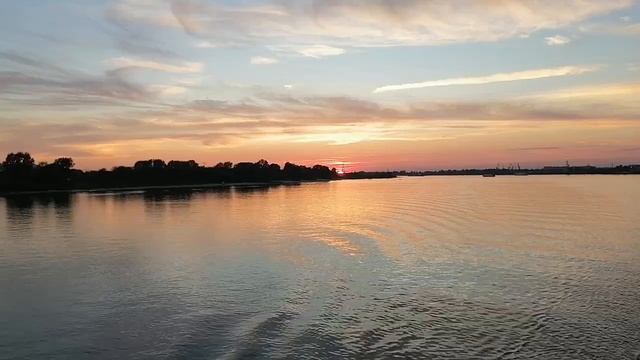 А по Каме белый теплоход