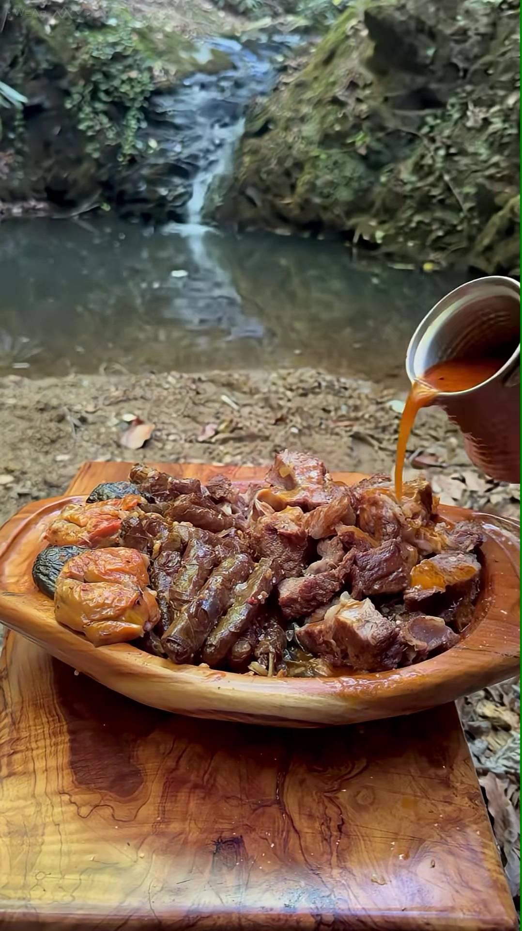 Говяжьи ребрышки с капустой тушеные в соусе 🥩