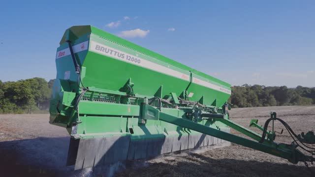 Разбрасыватель минеральных удобрений STARA Bruttus 12000