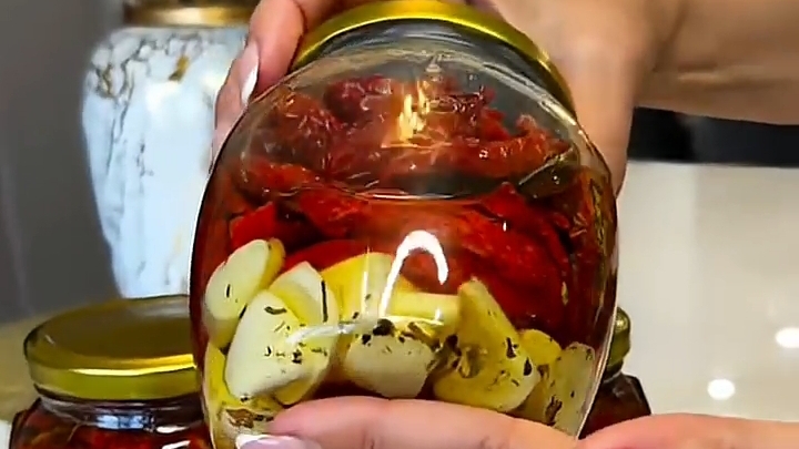 Вяленые ТОМАТЫ в масле...🍅🌻😋    Рецепт в описании ✍️