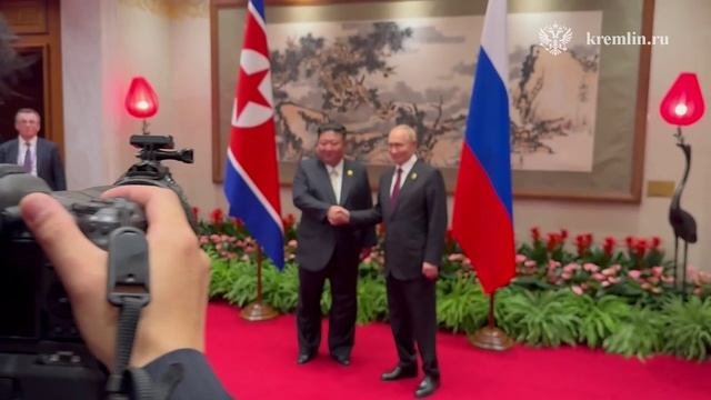 Владимир Путин и Председатель Государственных дел КНДР Ким Чен Ын в резиденции «Дяоюйтай»