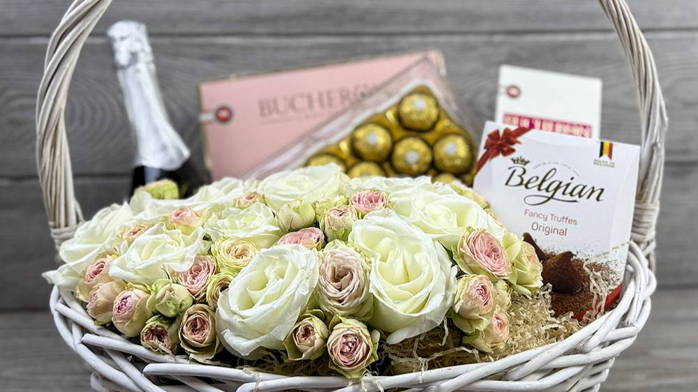 Подарочная корзина с цветами «Свадебный вальс»
