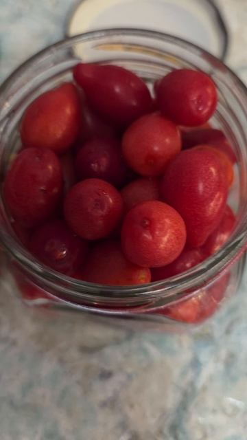 Мариную кизил, вкусно и необычно