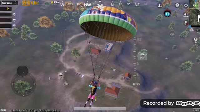 Играю в PUBG MOBILE.