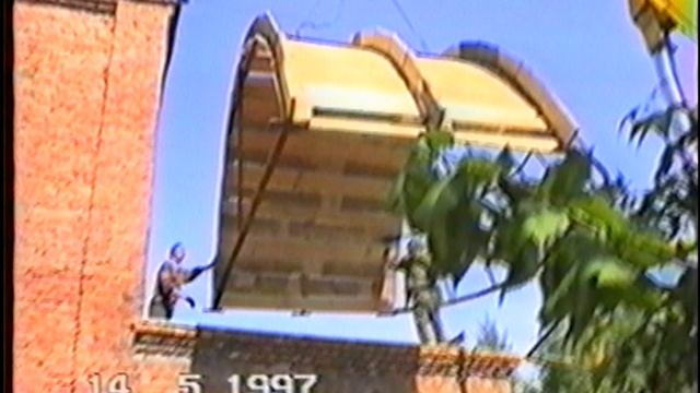 Установка купола на церкви Поспелиха 1997г