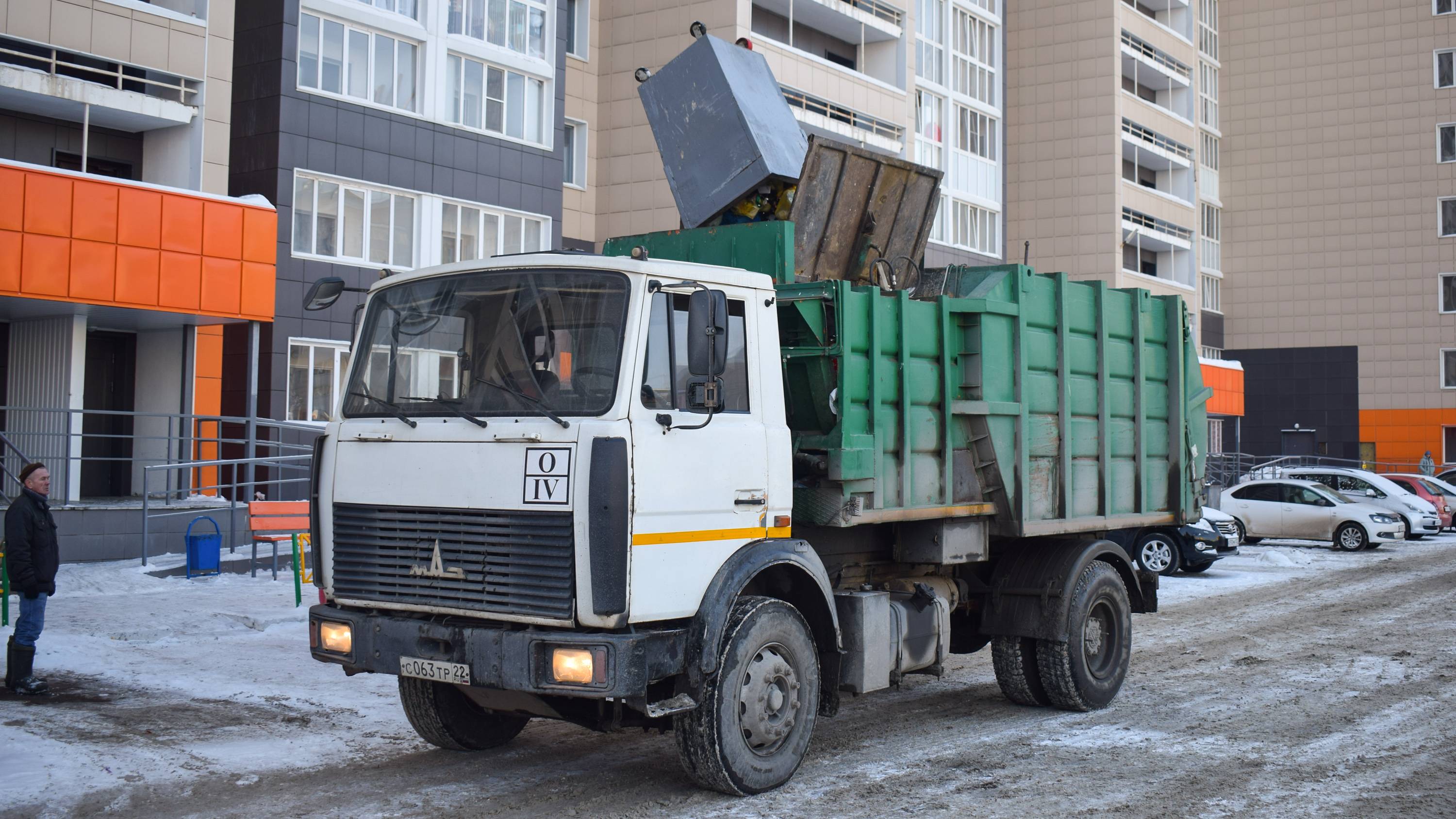 Мусоровоз МКМ-3403 (МК-3451-03) на шасси МАЗ-5337A2 (С 063 ТР 22) / Garbage truck MAZ-5337.