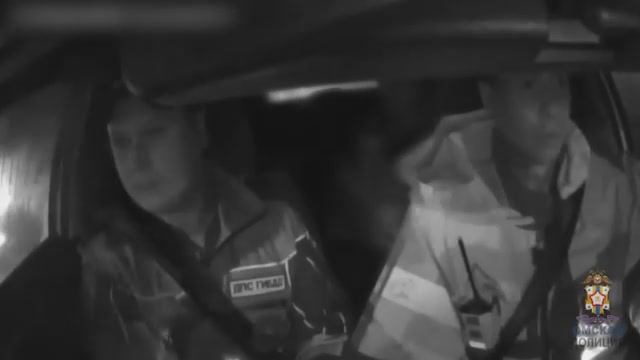 В Омске экипаж ДПС оперативно доставил нуждавшегося в помощи ребенка и его маму в больницу