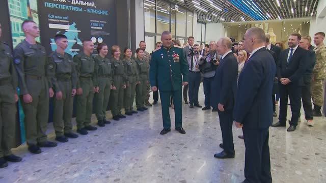 Владимир Путин. Посещение филиала Национального центра «Россия» в Приморском крае