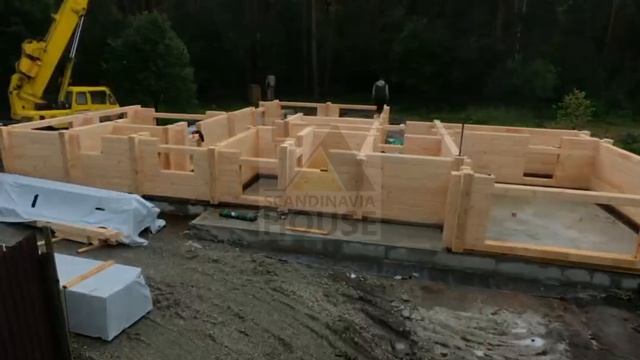 Таймлапс сборки двухэтажного дома из клееного бруса