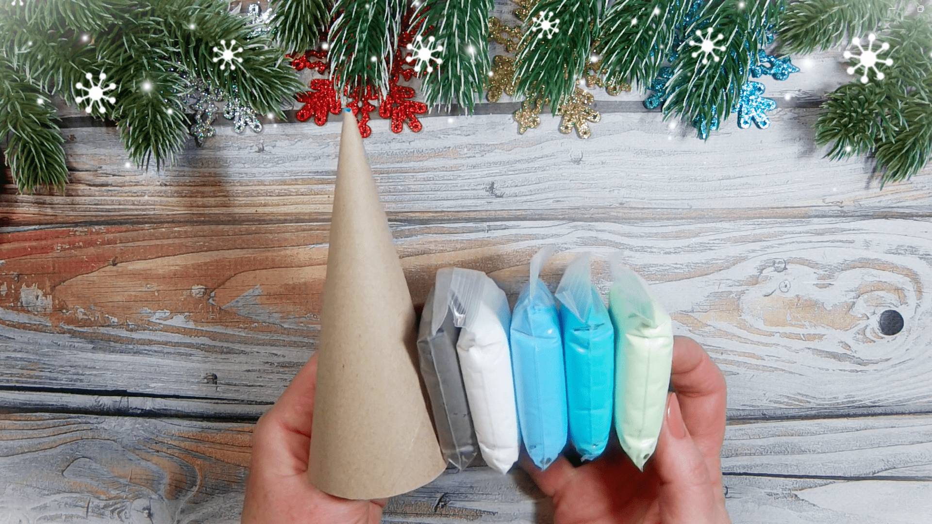 Красивые новогодние ёлочки из лёгкого пластилина. Декоративные ёлочки ...