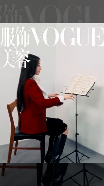 Дильраба на 20-ти летие Vogue.