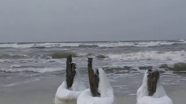 Зимнее море! Берег. Крым.