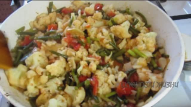 Как приготовить овощное рагу с цветной капустой, кабачком и чесночными стрелками