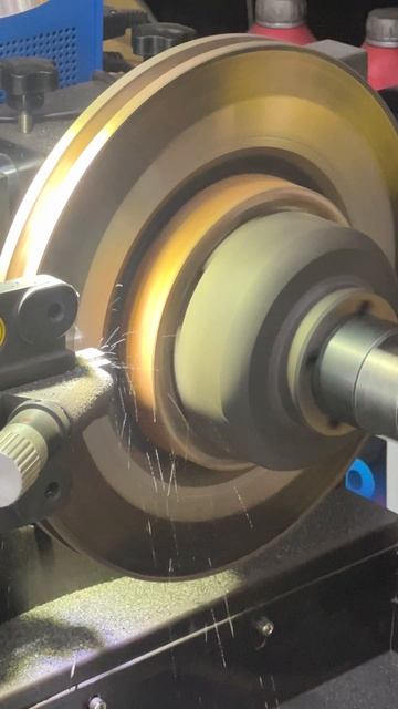 Проточка передних оригинальных тормозных дисков на камри 40, биение руля при торможении ушло🥳