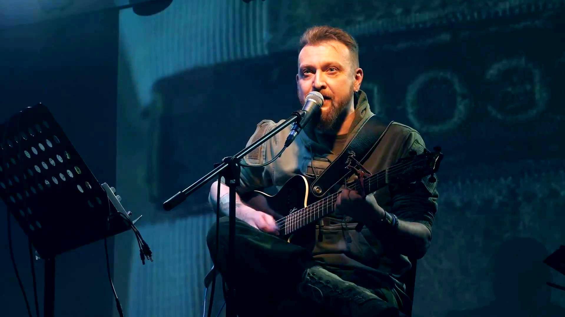 "Шапочка",  поёт Илья Оленев