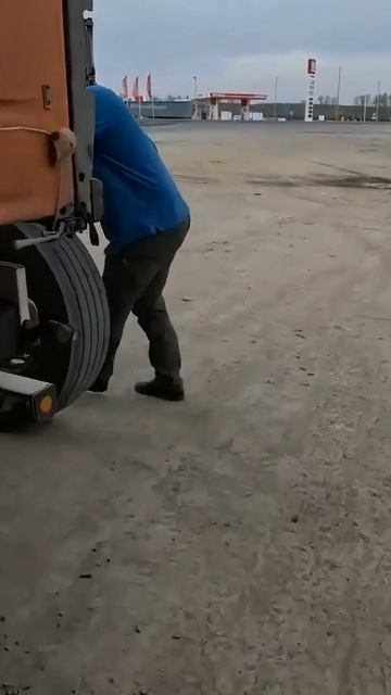 А кто говорил что будет легко #грузовойшиномонтаж #дальнобойщик