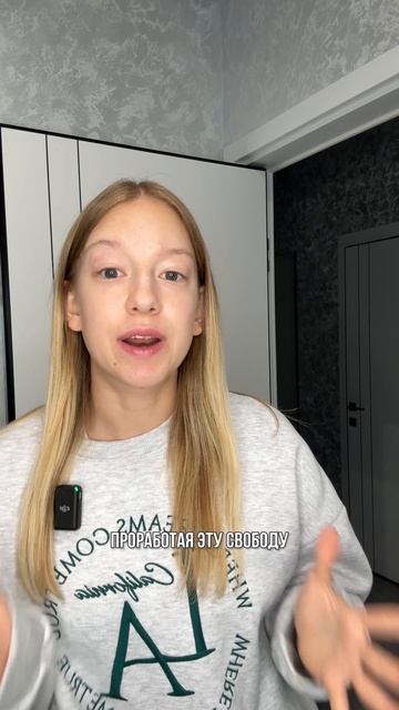 Ты дружишь из привычки, хотя всё уже давно не про поддержку, а про вежливость 🙃