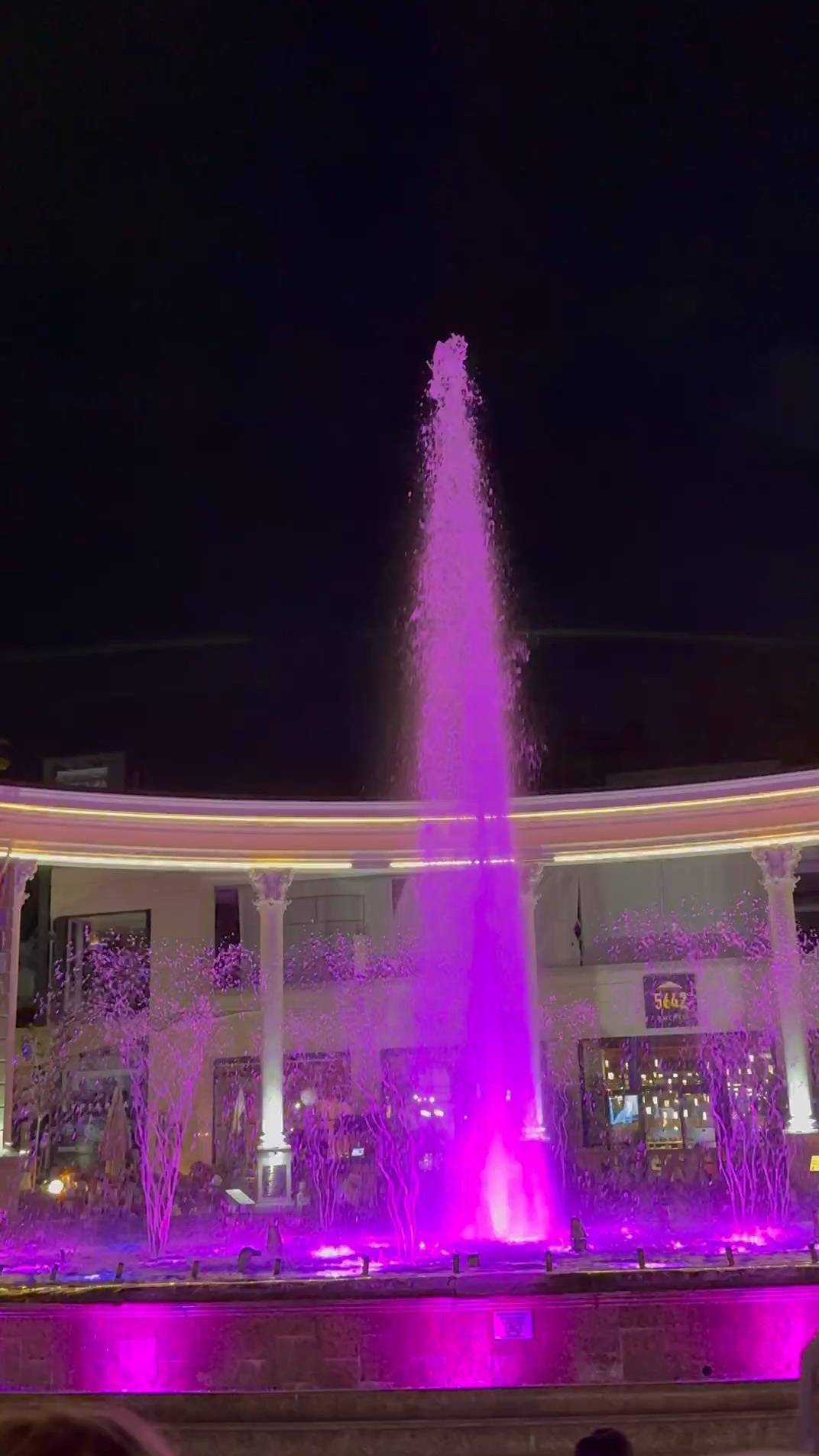 Поющий фонтан на Курортном бульваре Кисловодска - когда вода танцует под голос гения