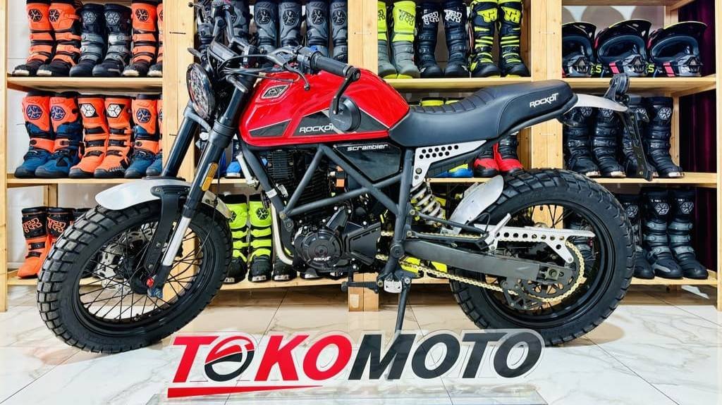 Мотоцикл дорожный ROCKOT SCRAMBLER красный глянцевый. Новинка