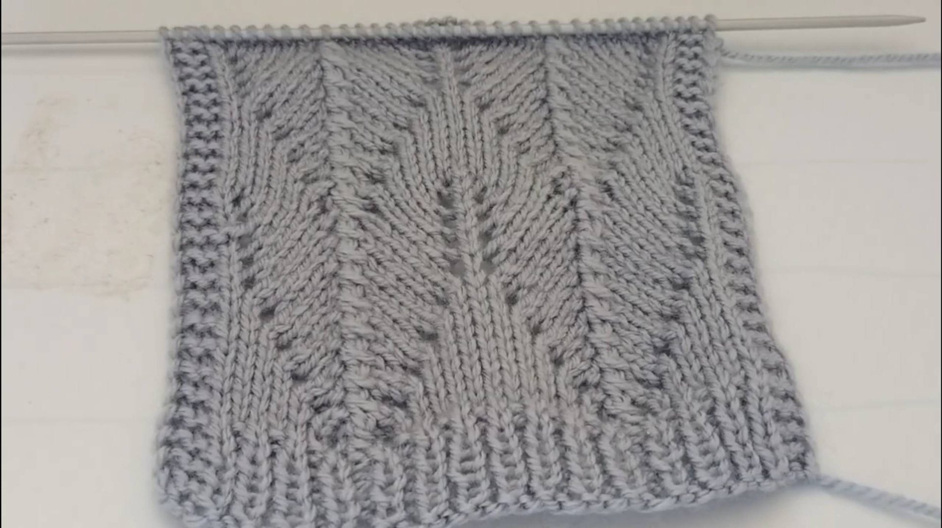 Красивый ажурный узор спицами. Поворотные и круговые ряды. Схема.