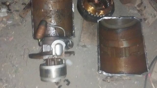Вот, что находится внутри электродвигателя, что от холодильника!