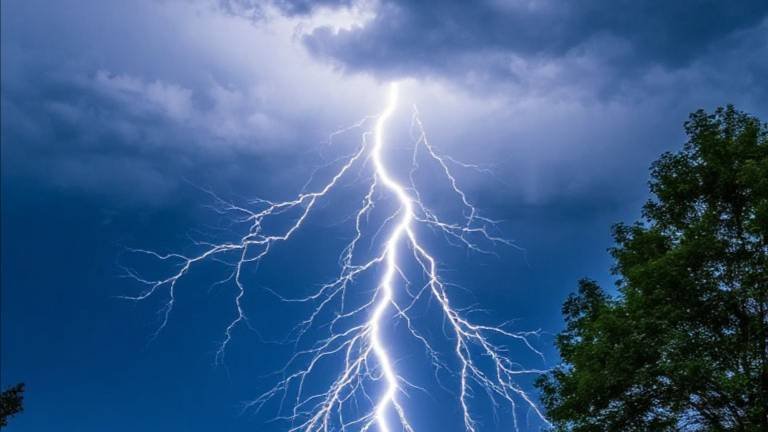 Звуки природы гроза с громом и молненией