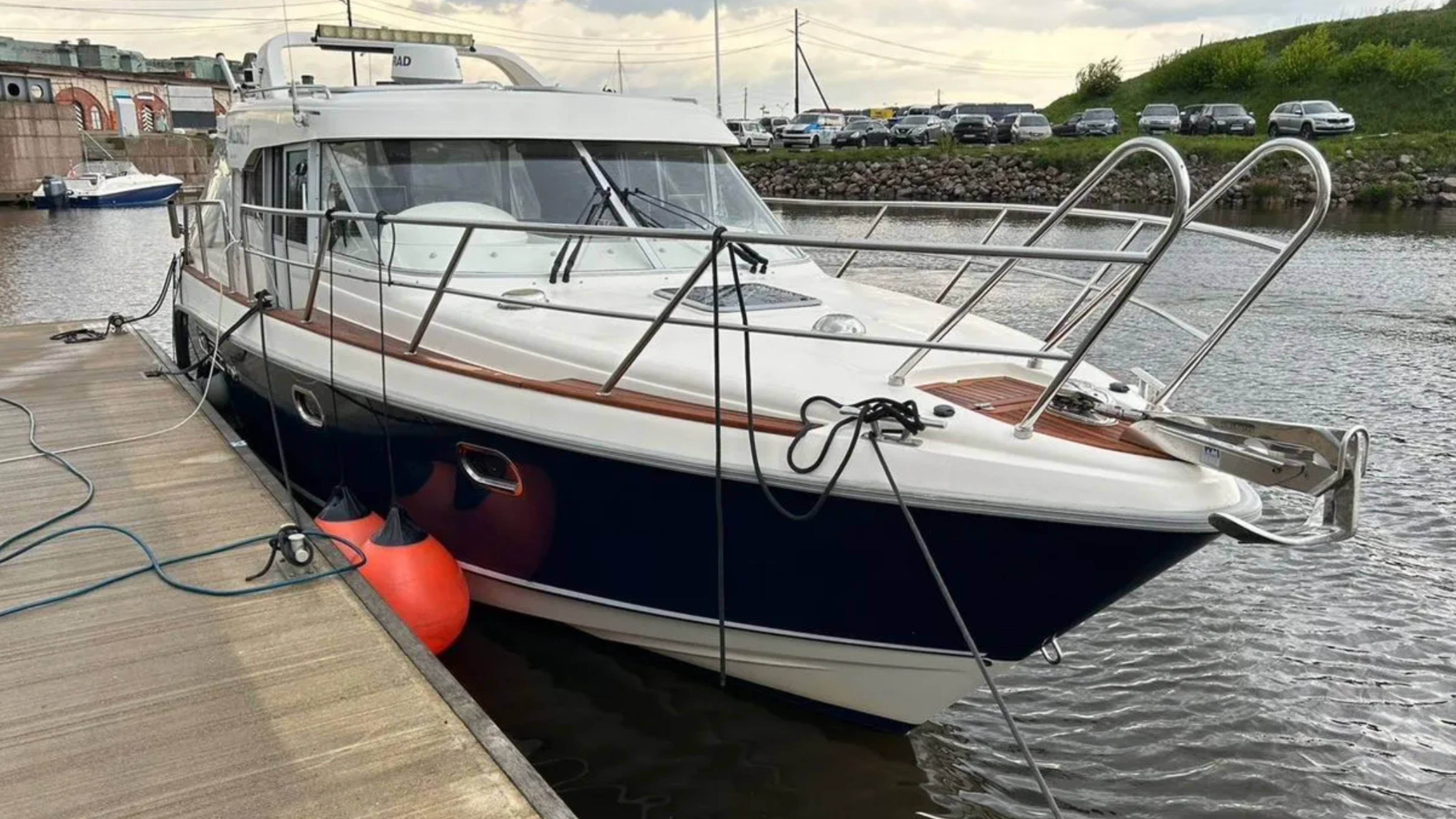 Катер Aquador 32C • 1020 моточасов • Отличное состояние