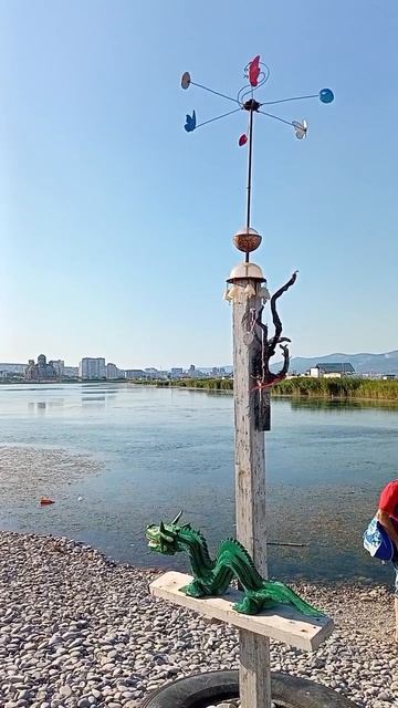 Деревянные скульптуры на пляже Алексино, город Новороссийск.