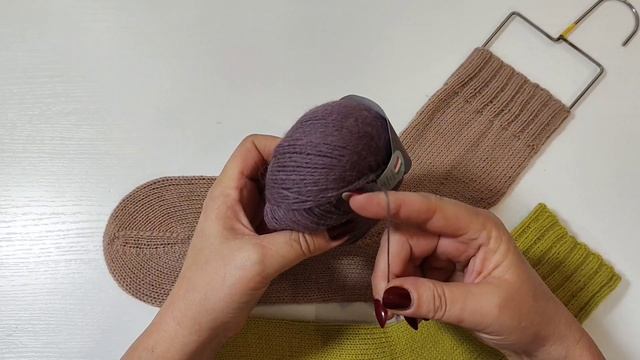 Первая парочка носков за сентябрь/хорошо отдохнула/сумки для розыгрыша и клубочница