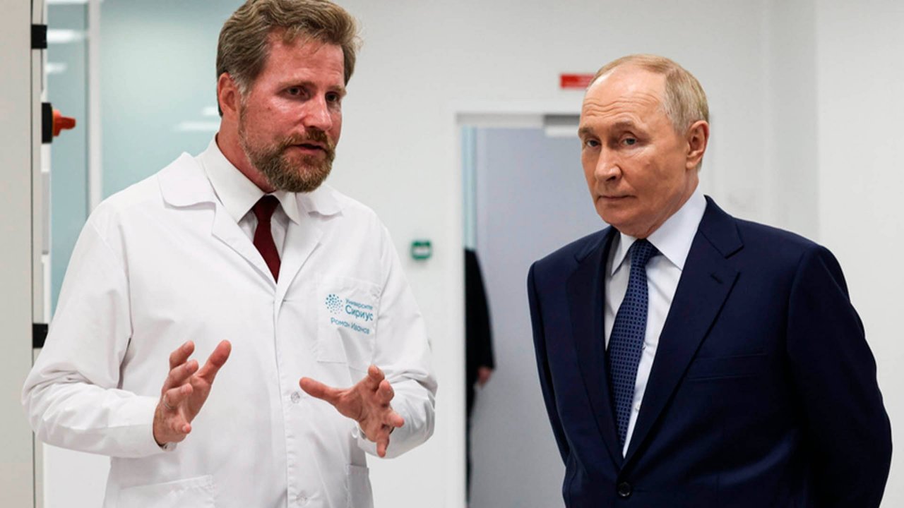 Путину в «Сириусе» показали «молодильную клубнику» и усовершенствованный виноград