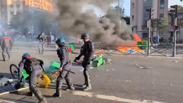 Францию охватили массовые протесты против политики Макрона
