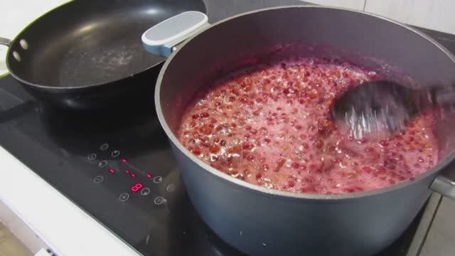 БРУСНИКА К МЯСУ И НЕ ТОЛЬКО.ЖАРИМ ЛИСИЧКИ