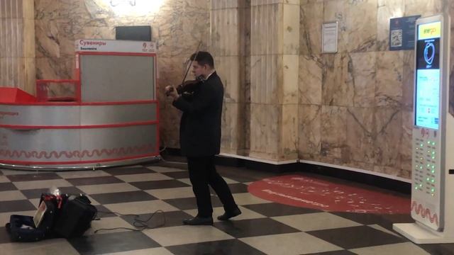 Скрипка. Миллион алых роз… Песню когда-то пела Пугачева… Музыка Р. Паулса. Стихи А. Вознесенского…
