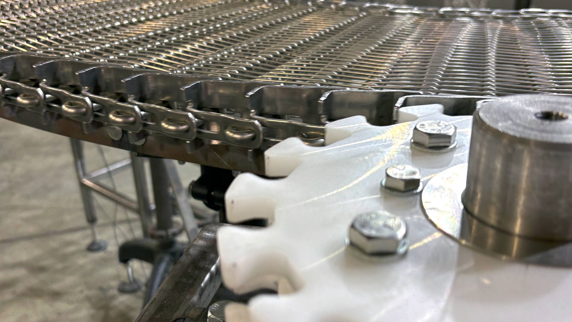 Архивное видео испытаний сетки для спирального конвейера с боковыми приводами