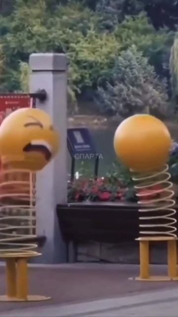 На дискотеке.