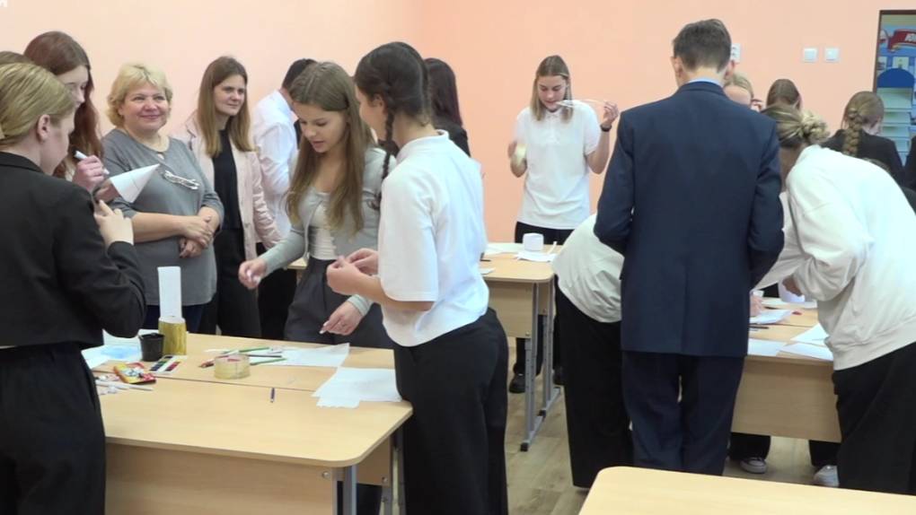 В Брянске школьники построили в миниатюре «город мечты»