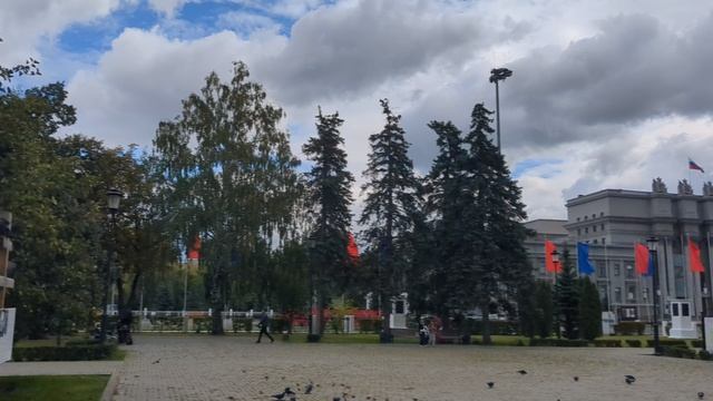 🌿 Прогулка по уютному скверу рядом с площадью Куйбышева в Самаре ☕