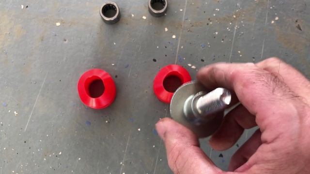 Skywell/Skyworth ET5: устранение стука передней подвески, замена резинок подрамника двигателя.