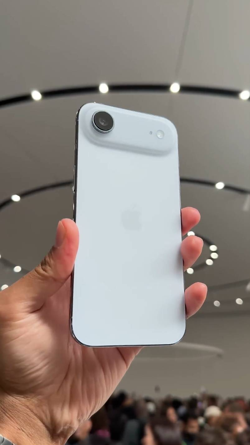 Apple iPhone Air -Сверхтонкое перышко🍏Первое знакомство с инновационным яблоком #iphoneair #shorts