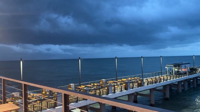 Лазаревская. Море перед дождём.