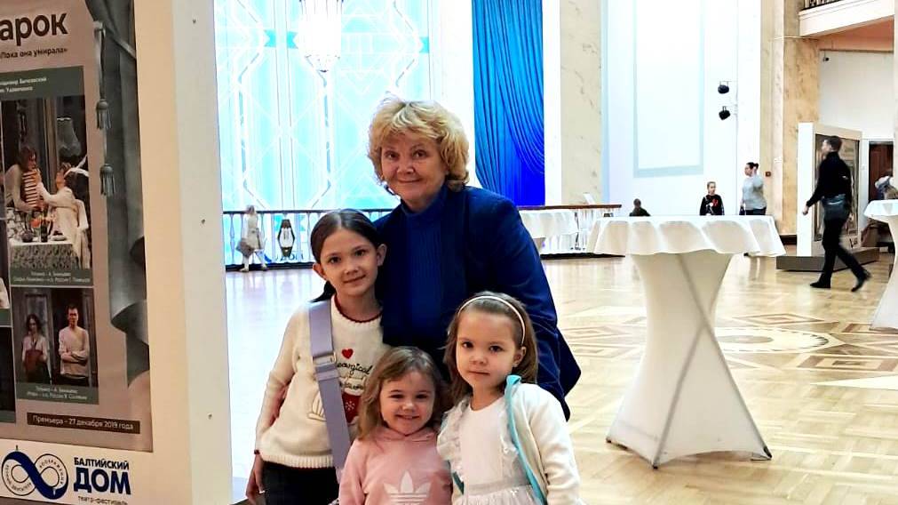 Санкт-Петербург. Куда пойти с детьми. Театр Балтийский Дом. Фойе.