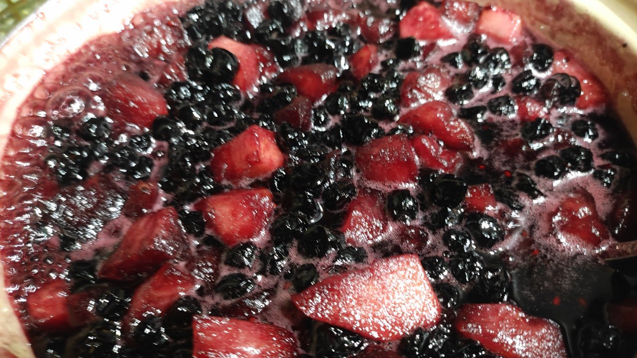 Простой рецепт варенья из черноплодной рябины с яблоками