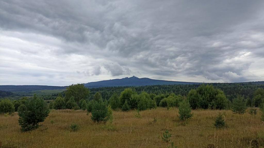 Красивый вид на Помяненный (Колчимский) камень в Пермском крае