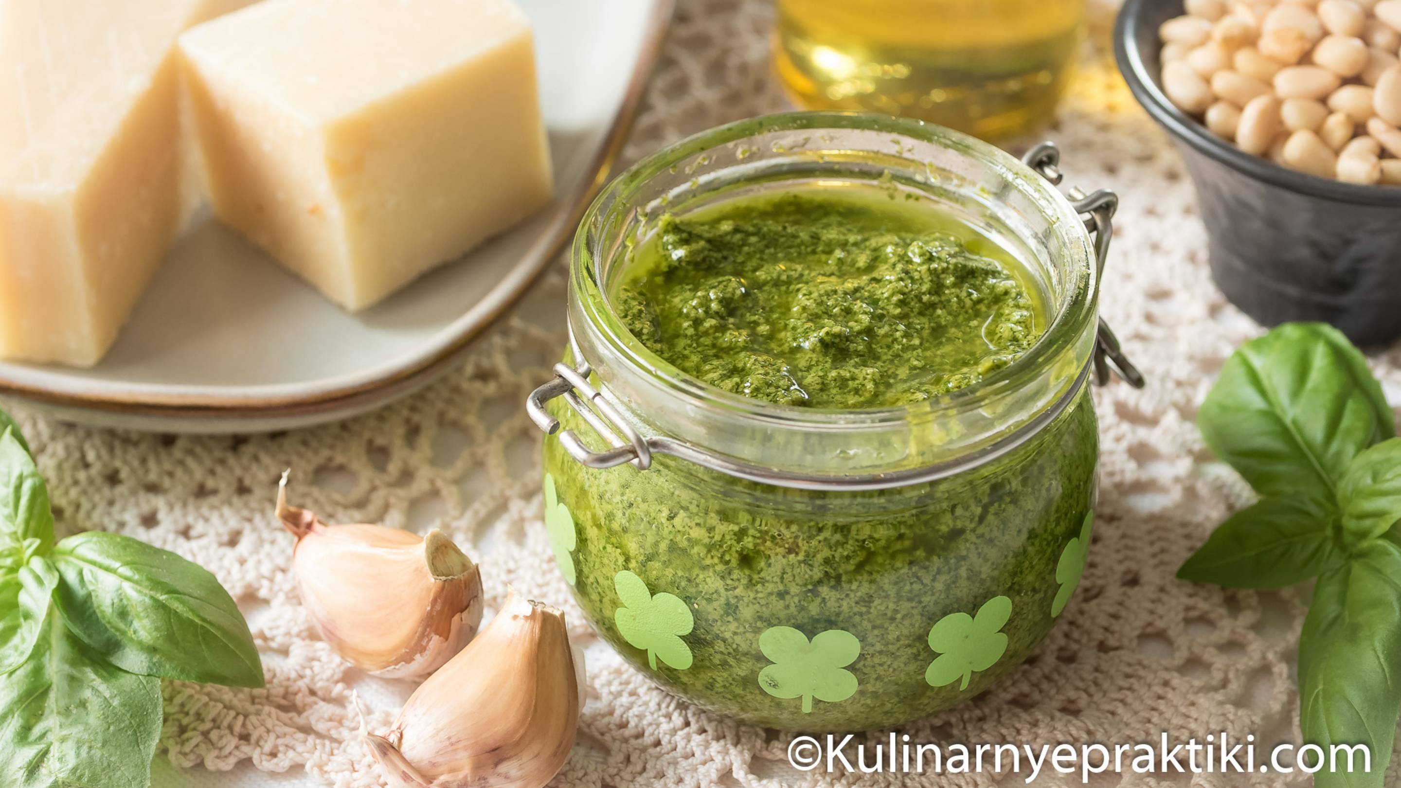 Как приготовить классический соус песто и сохранить его вкус и свежесть надолго